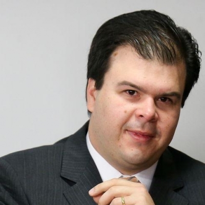 Ex-ministro conquista corações no setor de energia e deve virar ...